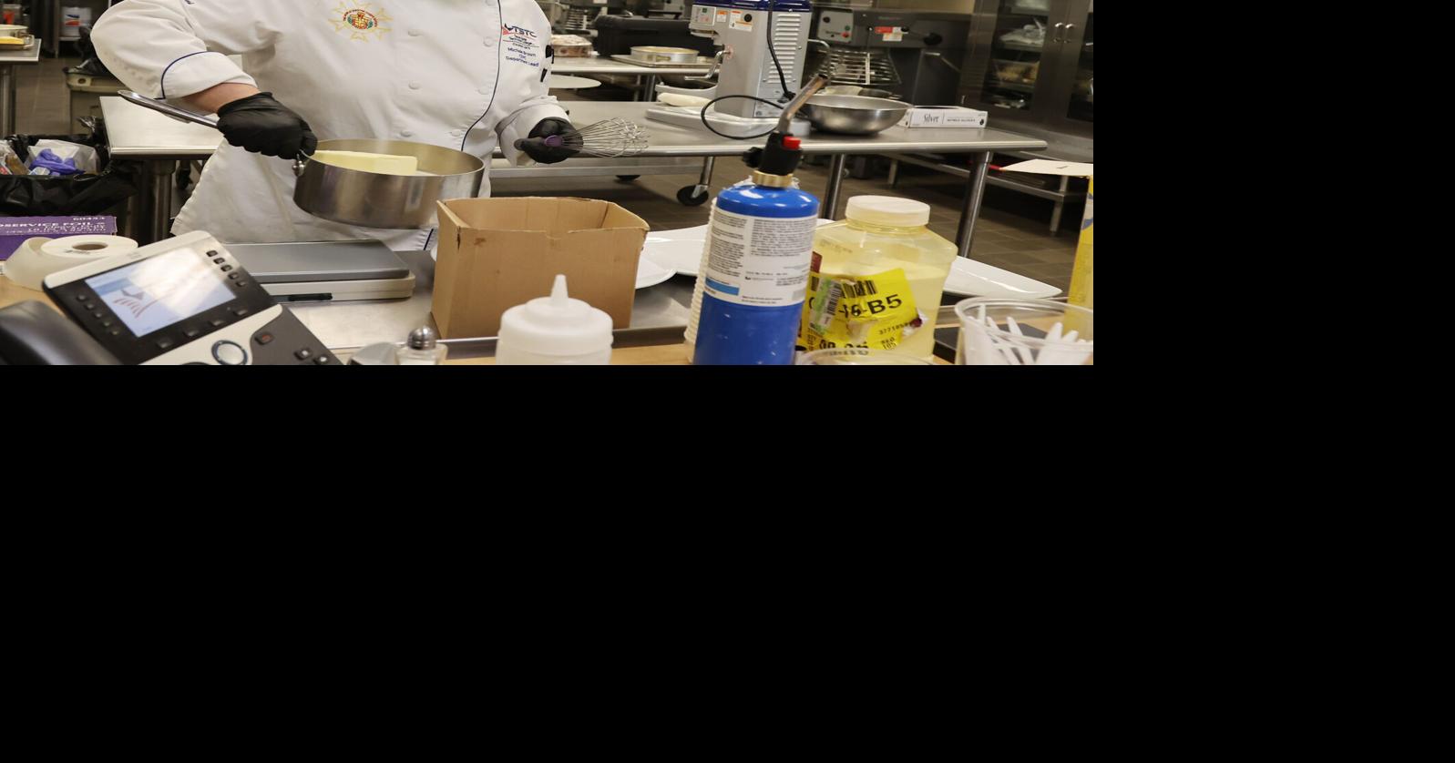 Experts warn against multi-household Thanksgiving gatherings as virus ...