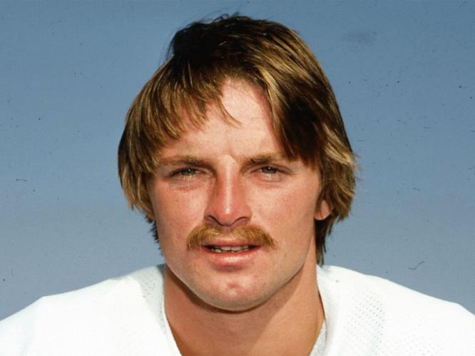 Renfro thrilled to join father in Texas Sports Hall of Fame