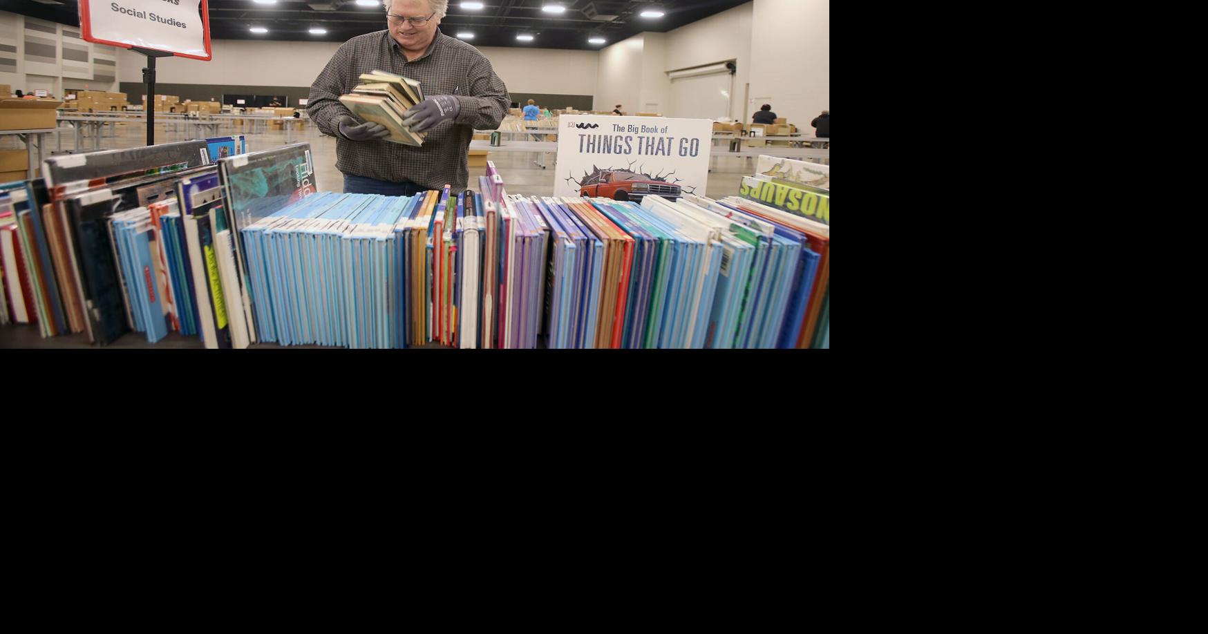 PHOTOS — Waco library book sale gets underway