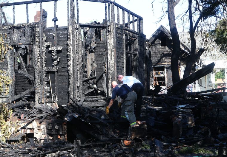 Waco police rescue family from burning home | Local News | wacotrib.com