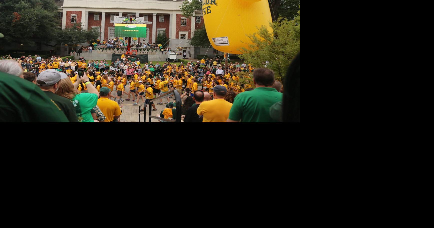 Sun shines on Baylor homecoming parade as school weathers storm