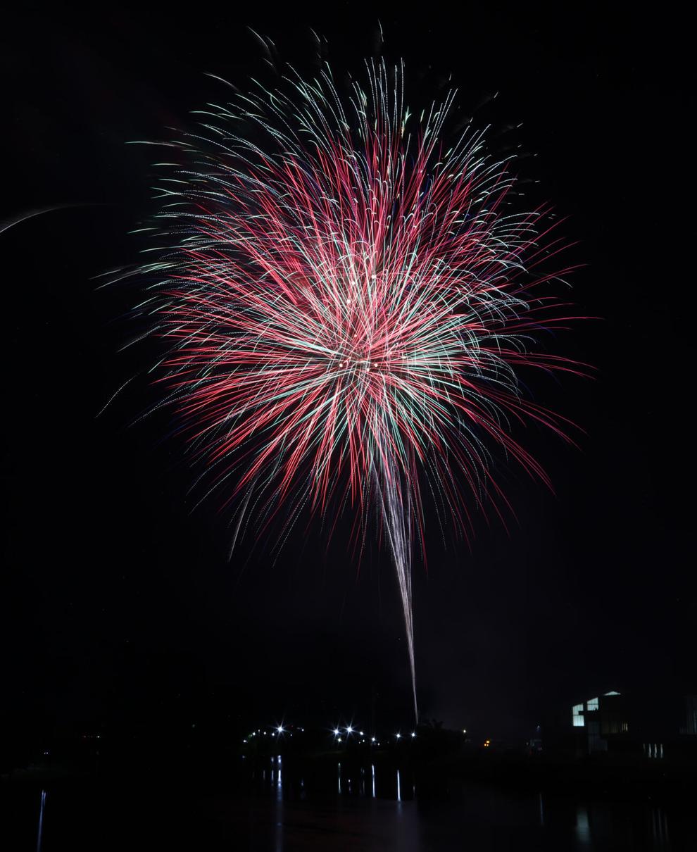 PHOTOS — Fireworks and Fourth on the Brazos in Waco
