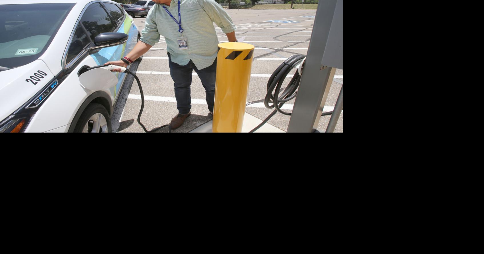 Waco leaders weigh whether to go forward or reverse with electric vehicles