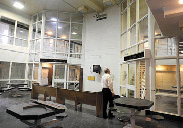 Commissioners delay funding downtown Waco jail
