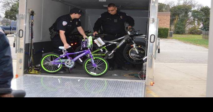 Bellmead police round up toys for Christmas, help families in need