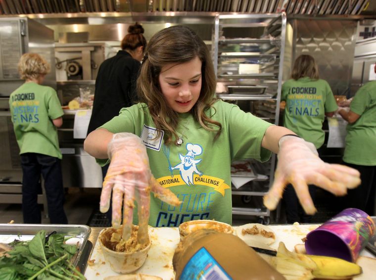 Elementary students compete in live cooking competition