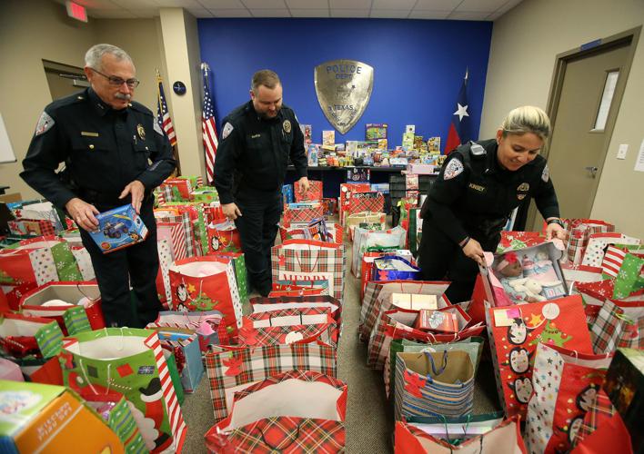 Gift drive by Bellmead police to serve 220 children