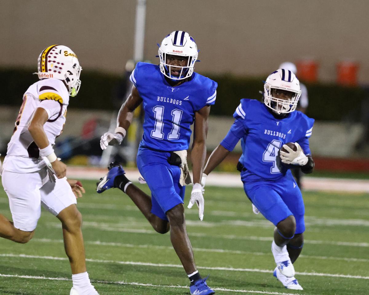 Yoakum rallies past Fairfield behind Robinson’s 297 yards