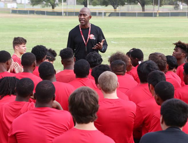 Waco High's Cavil relying on lessons of those who navigated his way