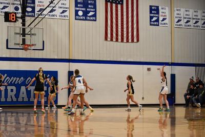 Warbirds win against Pirates, 52-22 | Sports | wahpetondailynews.com