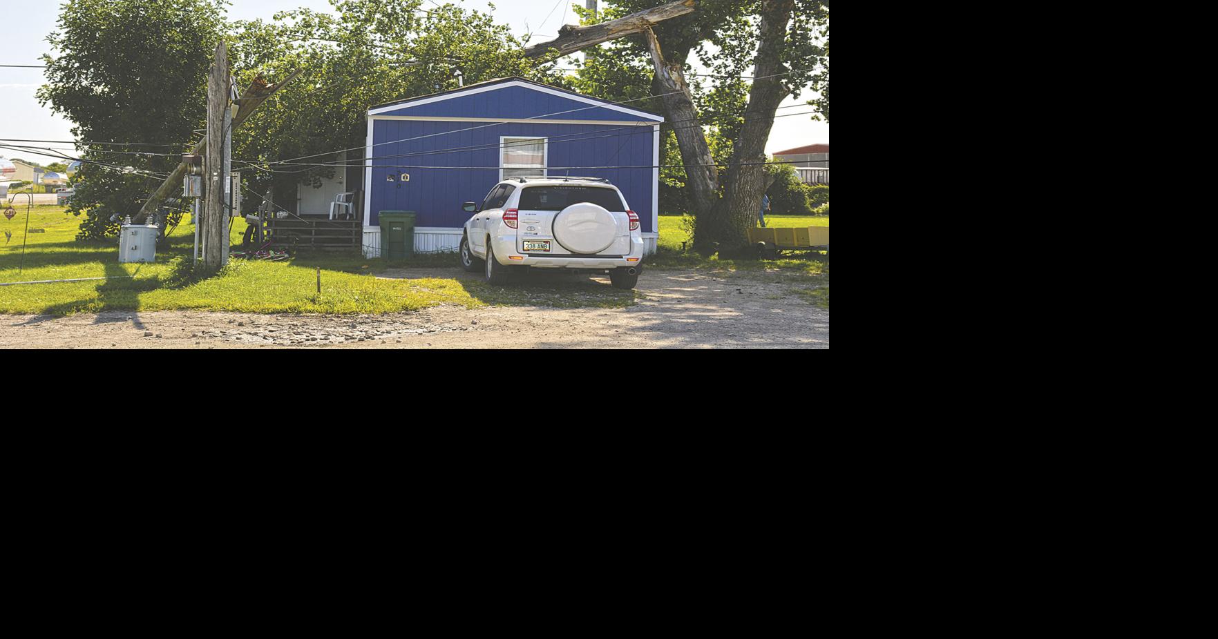 Tree, power line break, cause brief outage | Local News Stories ...