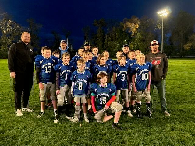 Cody Mauch spends bye week watching youth football in the rain | News ...