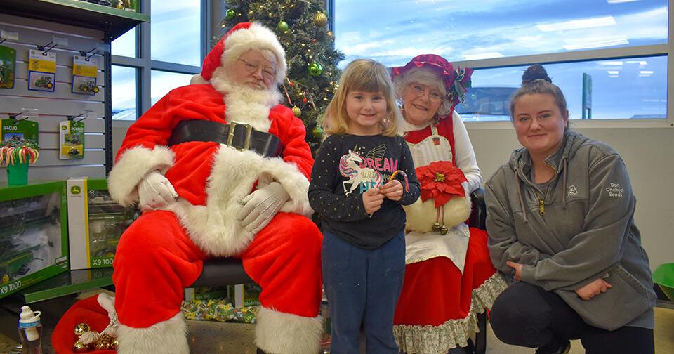 Santa Claus comes to RDO | Local News Stories | wahpetondailynews.com