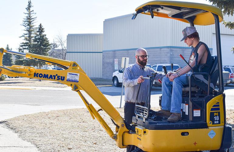 Local students tour SRCTC | Local News Stories | wahpetondailynews.com