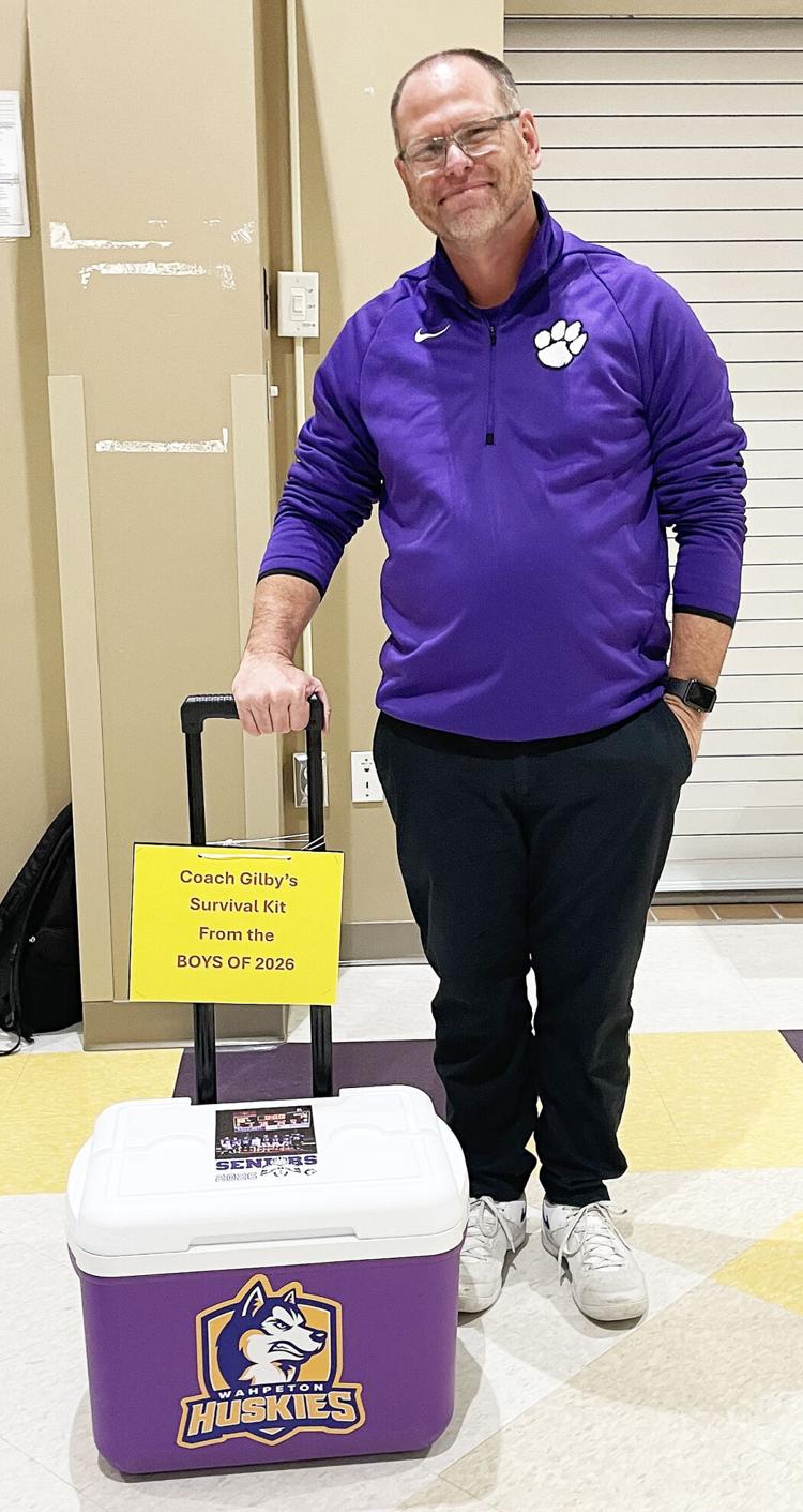 Huskies send off seniors and hand out awards at football banquet ...