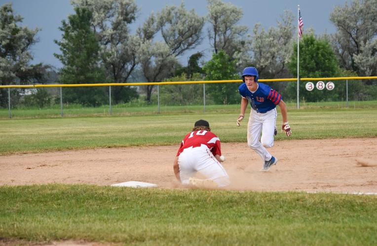 Parrots duke it out in 10 inning game | Sports | wahpetondailynews.com