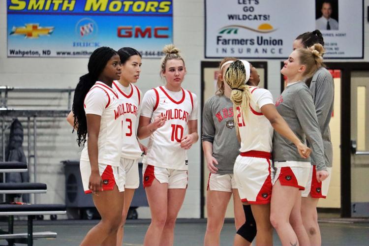 Lady ‘Cats clinch No. 1 seed, Larson lights it up for NDSCS men | Local ...