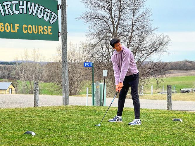 Golf team finishes fourth Monday in Pelican Rapids | Local Sports News | wahpetondailynews.com