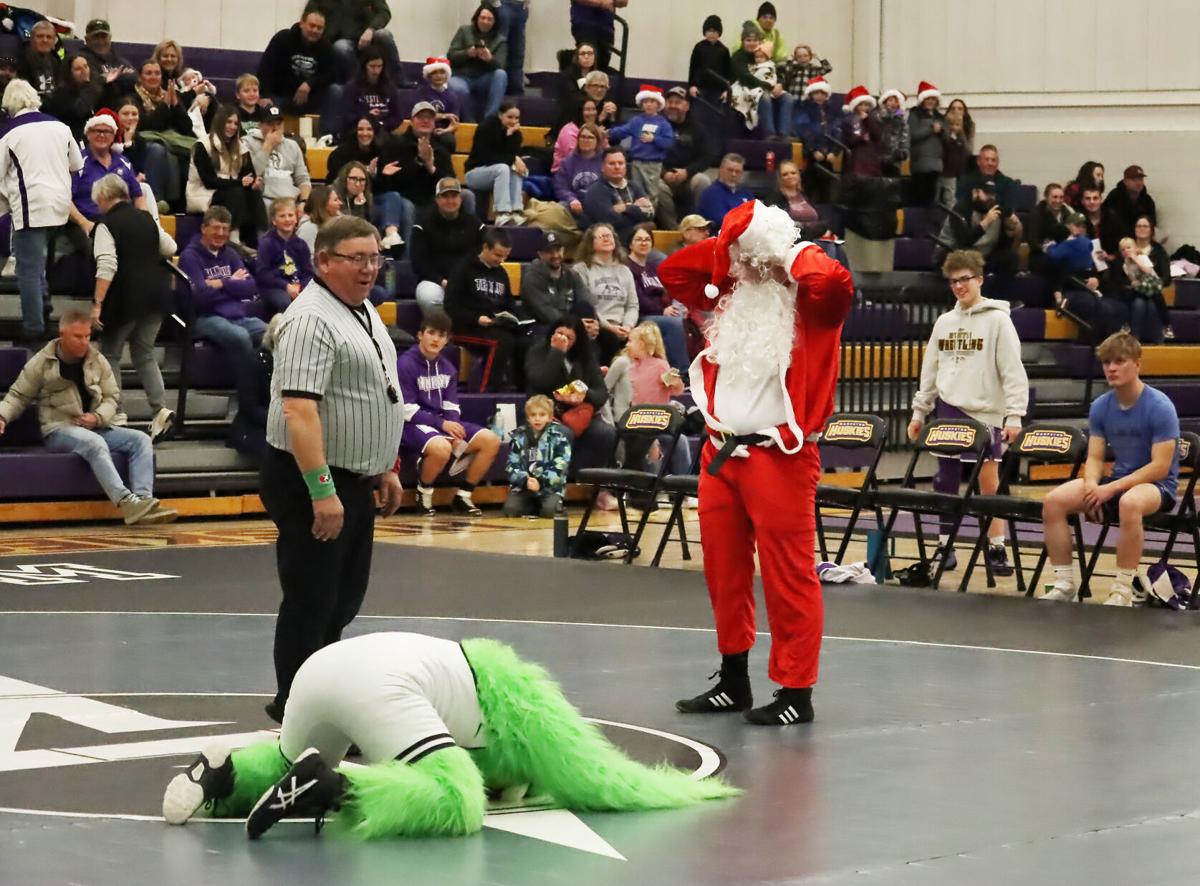 Santa saves Christmas at Storm triangular home opener | Local News ...