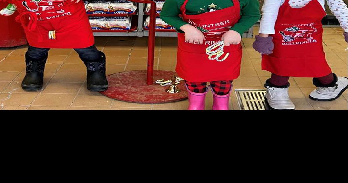 Red Kettle Bell ringers at Super One | Free Press | walkermn.com