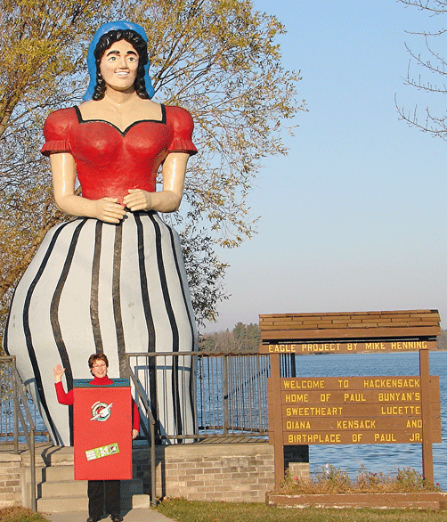 Christmas shoe box character stops in Hackensack | News | walkermn.com