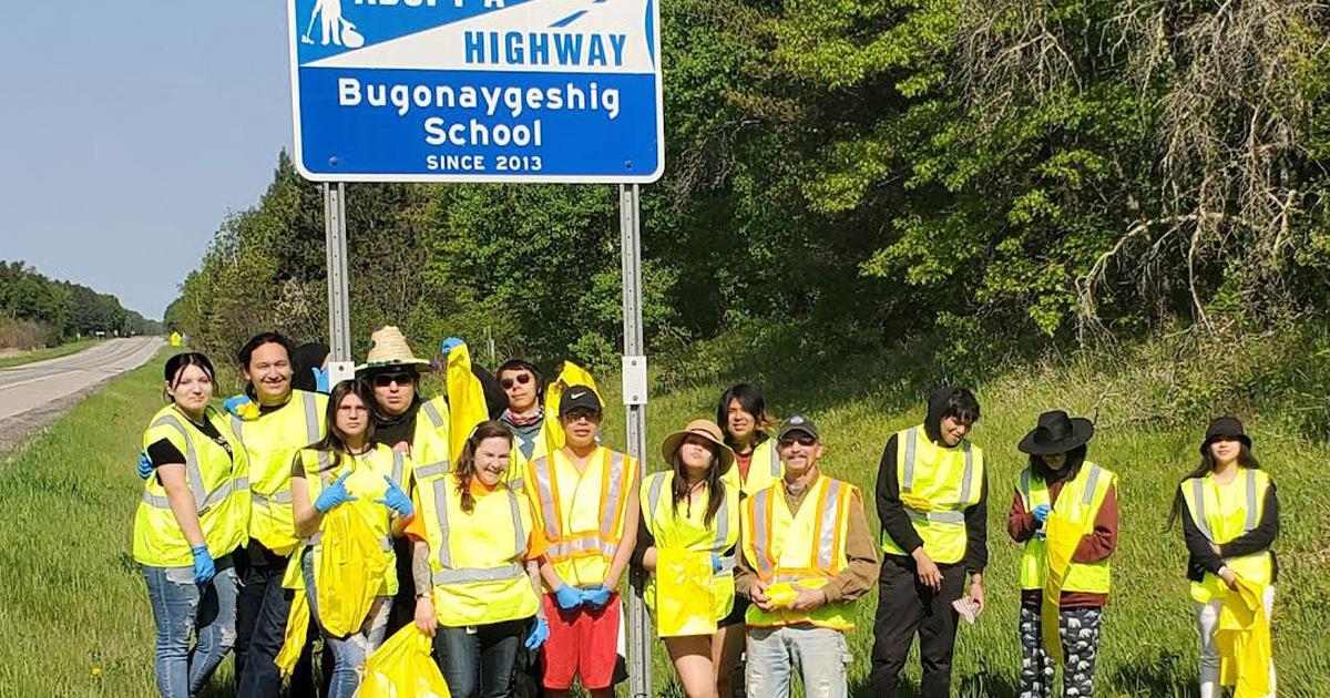 Bug O Nay Ge Shig juniors clean up highway | News | walkermn.com