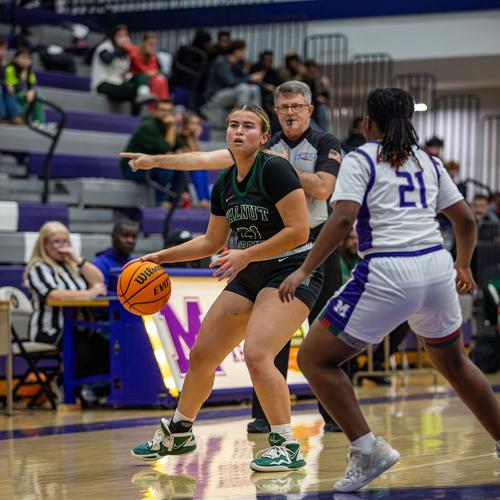 Warriors, ‘Canes clash in county matchup | Sports | waltontribune.com