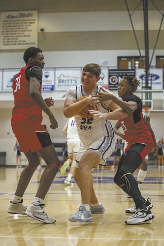 Hurricanes fall to Bulldogs in first loss | Sports | waltontribune.com