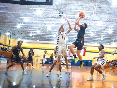 Eagles lose a close one at Weldon | Sports | warrenrecord.com