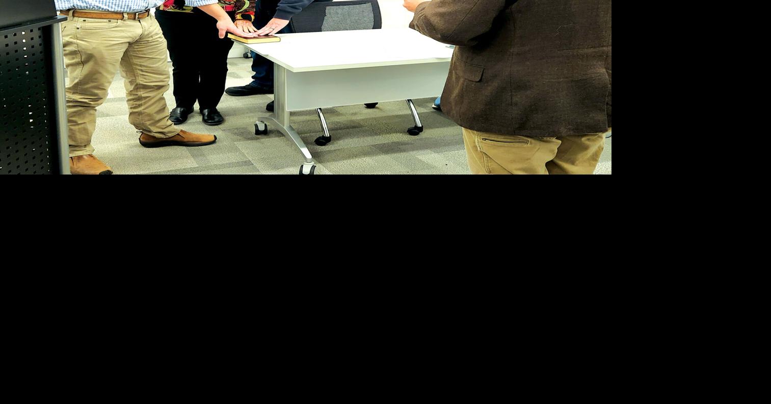 Warrenton commissioners take oath of office | News | warrenrecord.com