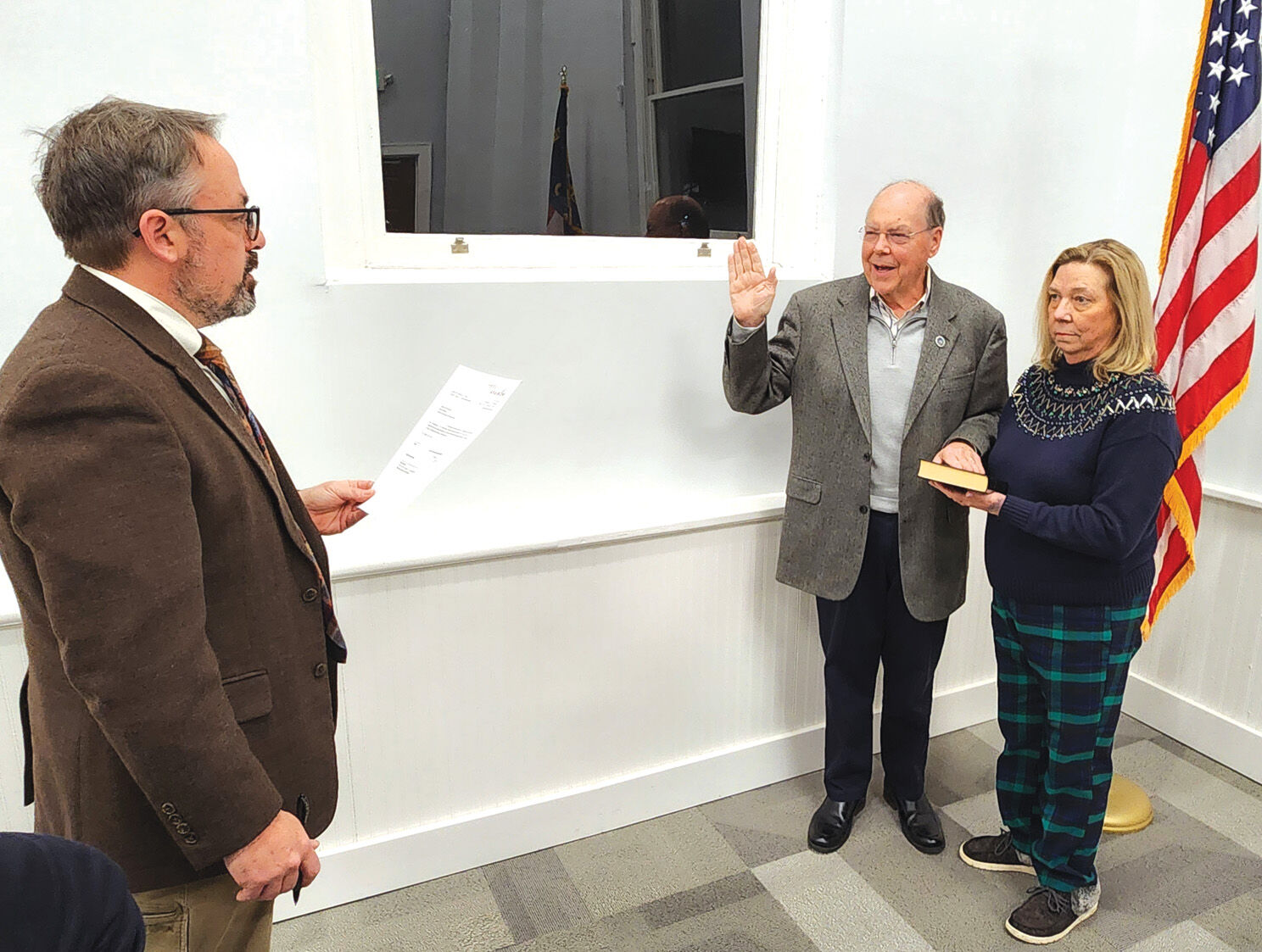 Warrenton Mayor takes oath of office | News | warrenrecord.com