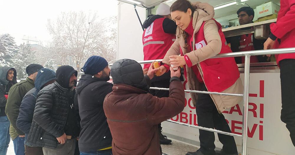In Türkiye and Syria, Red Crescent teams responding to earthquake. Here ...