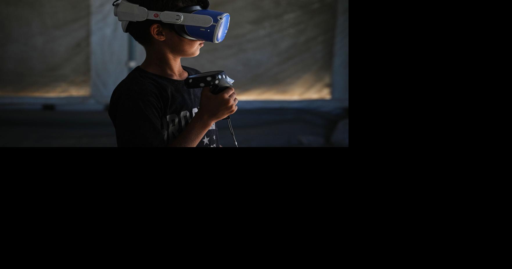 Photos of virtual reality sessions offering psychological support in ...