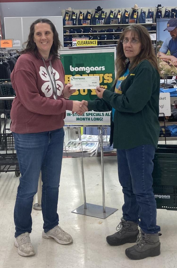 Blue Ribbon Wranglers receive donation from Bomgaars | Local News ...