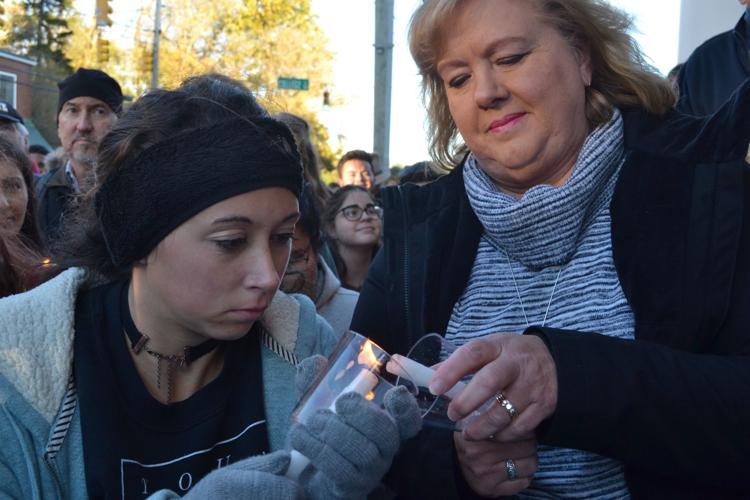 Community gathers for candlelight vigil following Pittsburgh shooting ...