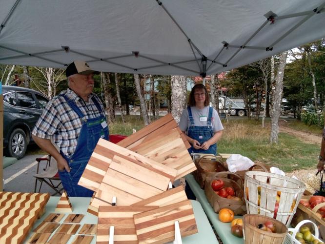 Beech Mountain Farmer's Market abuzz with vendors, music and more in ...