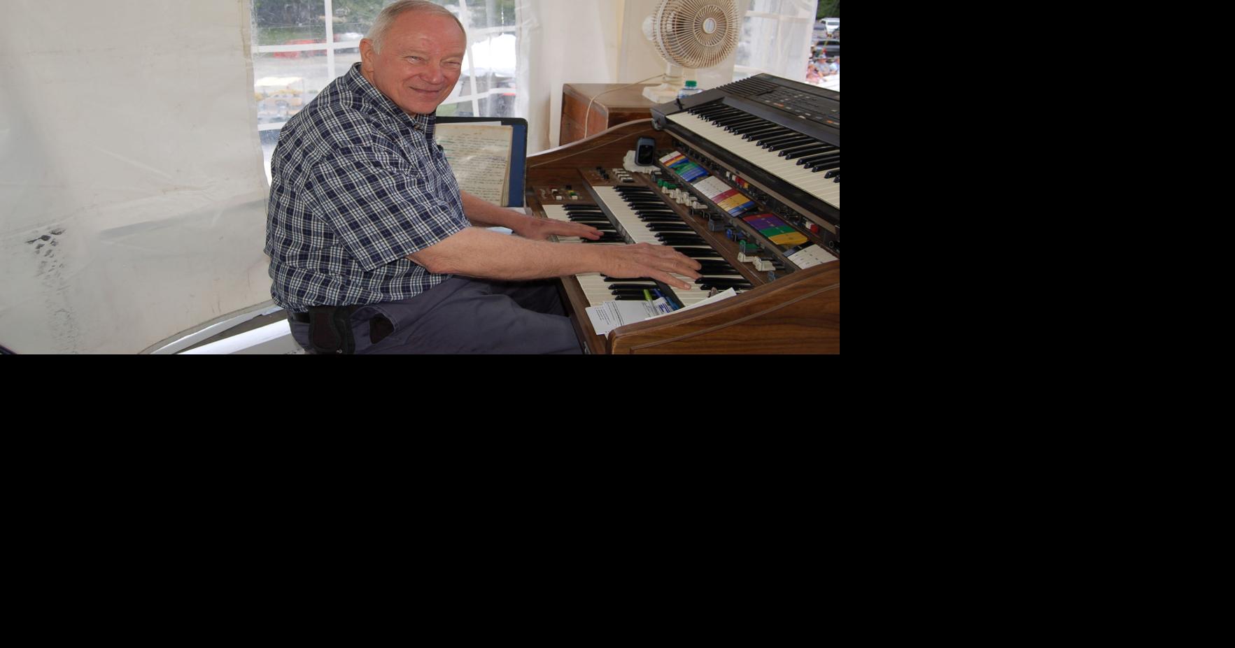 Music to trot to: Dale Stone performs for horse show for three decades ...