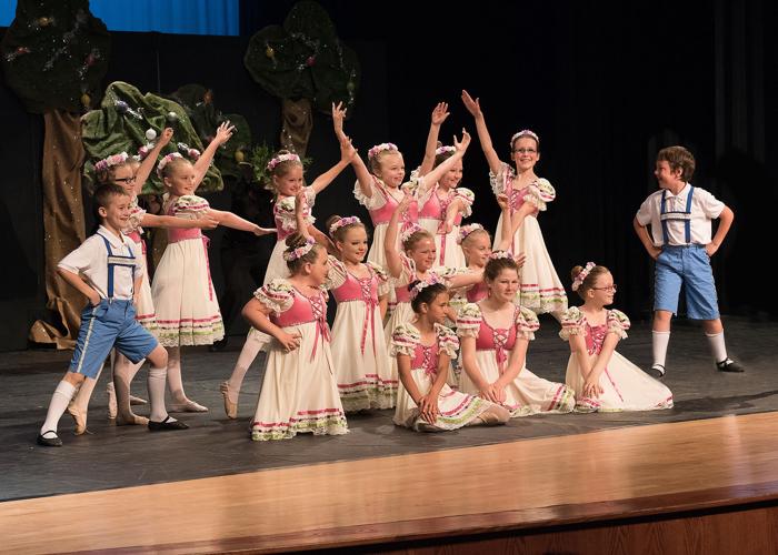 Holly Roark ties community through dance | Entertainment ...