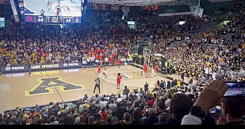 App State storms the court | | wataugademocrat.com