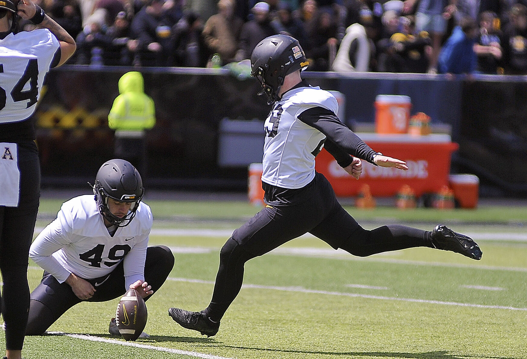 App football spring game draws big crowd, features big plays | Sports | wataugademocrat.com