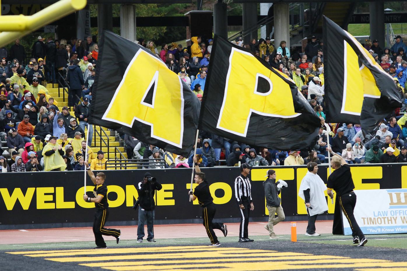 Mountaineers show school pride at App State Homecoming | Community ...