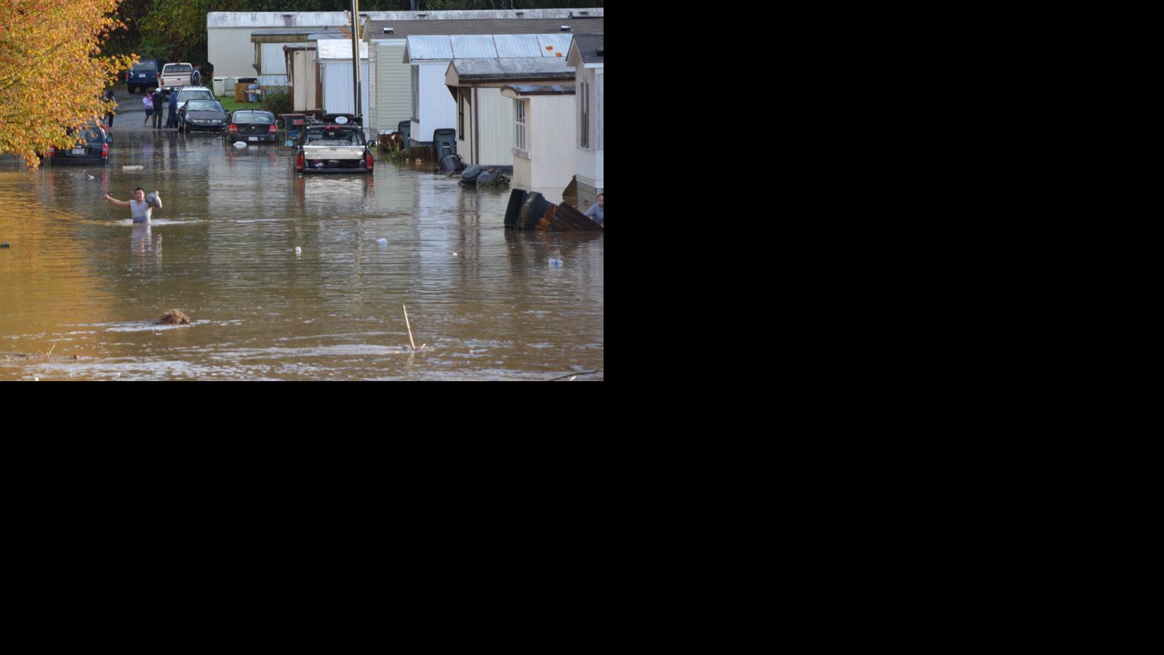 'Historic flood:' Heavy rain floods residences, submerges vehicles ...