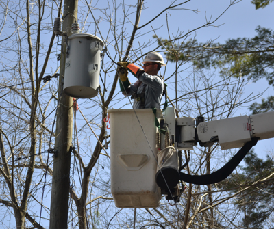Perspective: What it’s like to be an electric lineman during a major ...