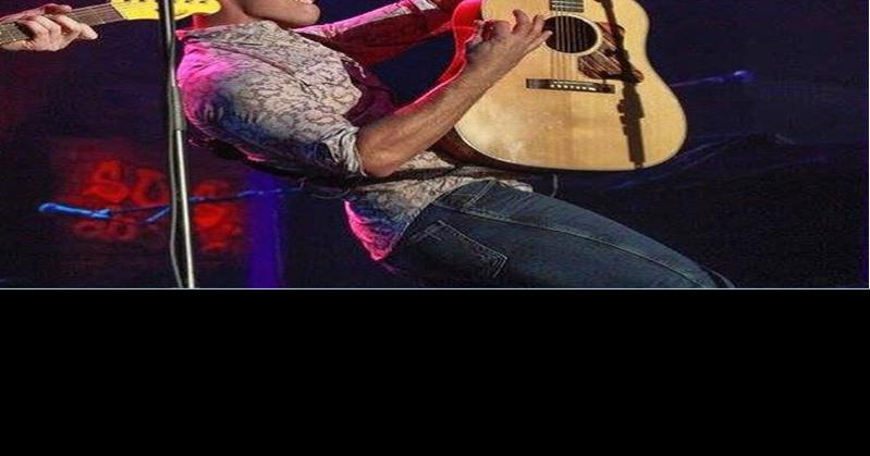 Justin Adams giving UNI Homecoming concert