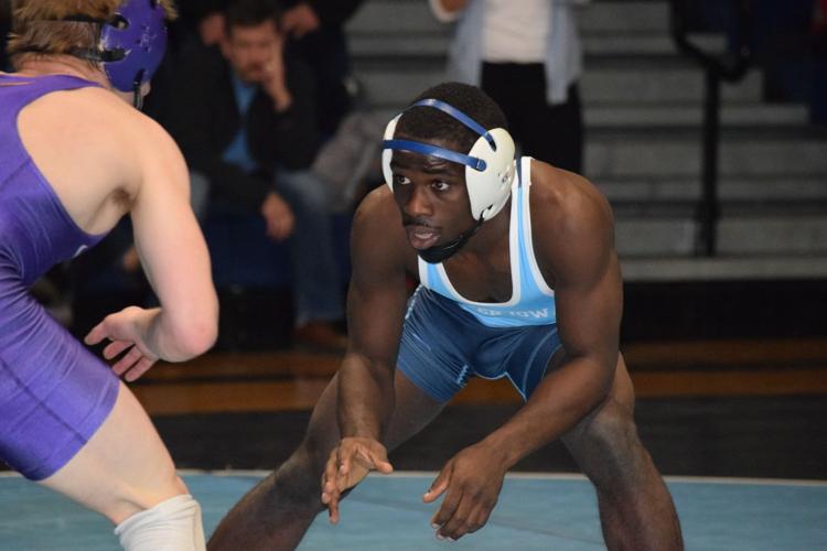 College wrestling: Upper Iowa's Williams overcomes open-heart surgery