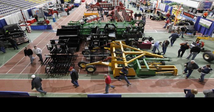 Hawkeye Farm Show draws hundreds despite weather