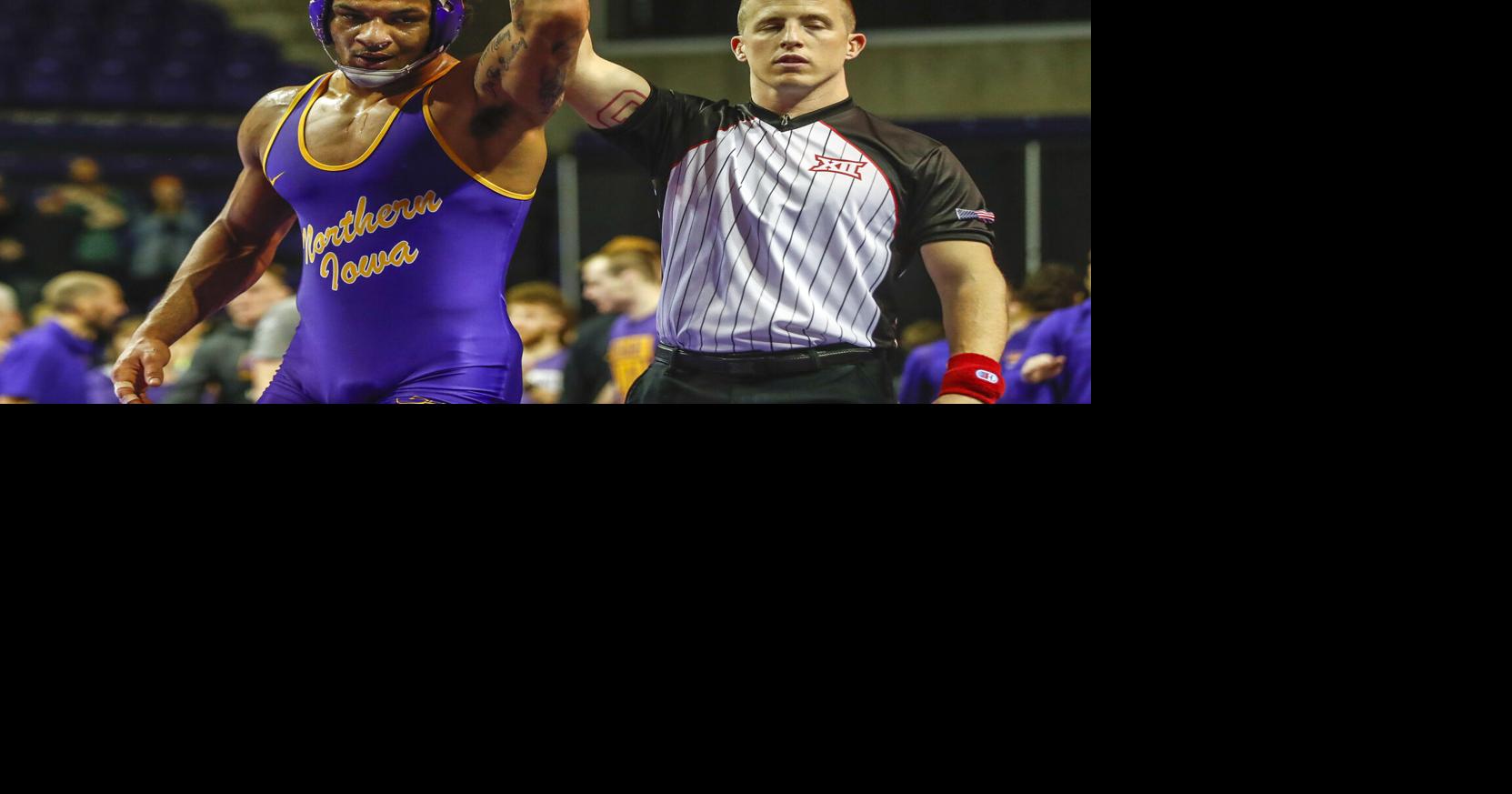 College wrestling: Smaller Tyrell Gordon is a better heavyweight wrestler