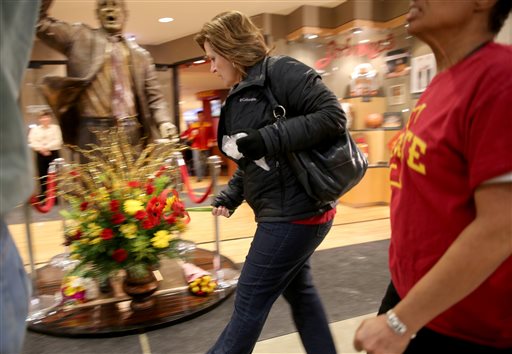 UPDATE: Former ISU basketball coach Johnny Orr dies