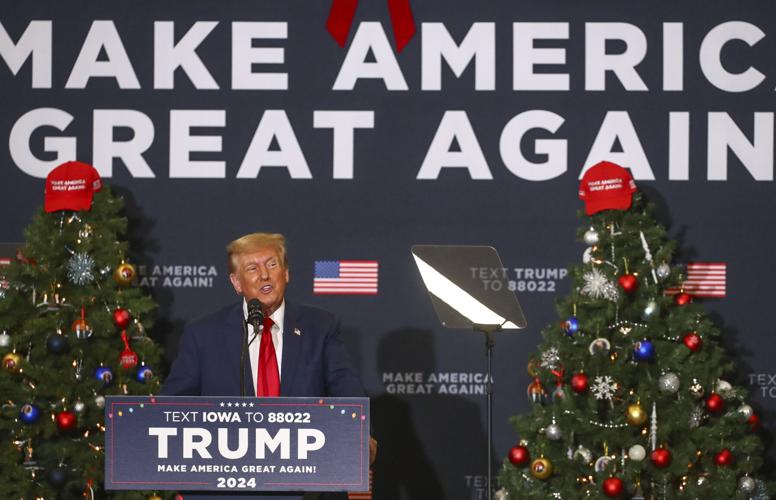 Trump appeals to Iowa issues in rally weeks before caucuses