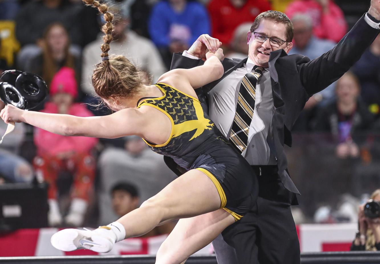5 storylines on Iowa High School Girls’ Wrestling season.
